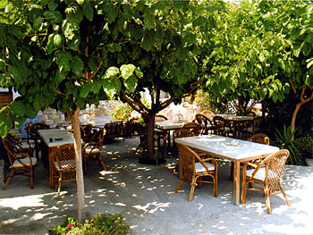 naxos studios, Πέτρινο studios και διαμερίσματα